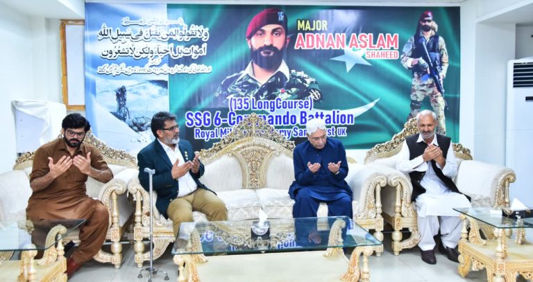 President visits Major Adnan Shaheed, Major Moiz Shaheed residences to ...